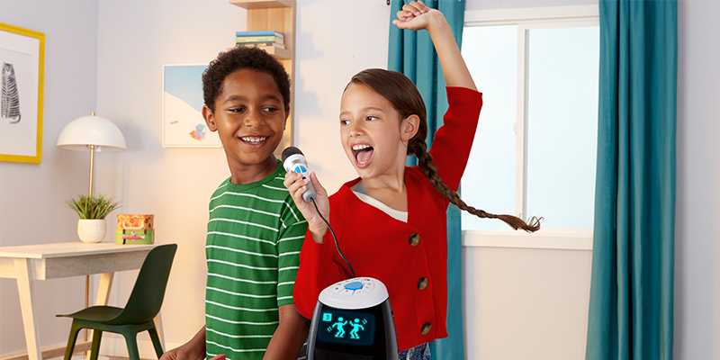 How to Have the Ultimate Family Christmas Carol Karaoke Night - Tinybeans