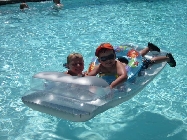 Make a Splash: 5 Family-Friendly Outdoor Community Pools - Tinybeans