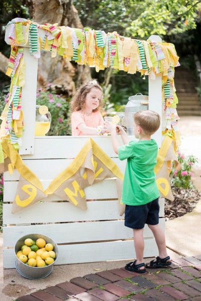 11 Awesome Lemonade Stands