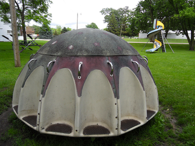Do You Remember These Old School Playground Features? - Tinybeans