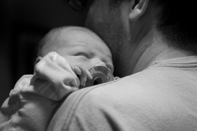 Believe it? New Fathers Are More Sleep Deprived Than Moms - Tinybeans