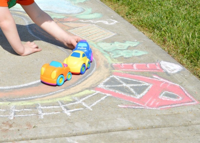 15 Ways to Have Fun with Sidewalk Chalk