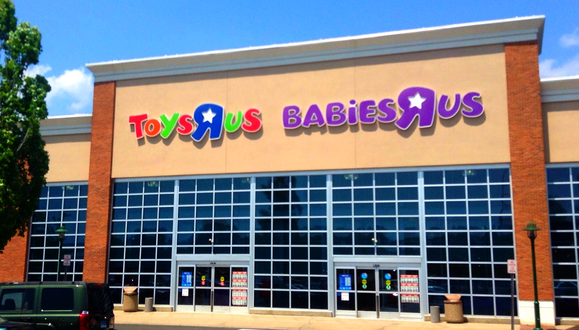 Toys"R"Us Comes Back to Life with a New Name & a New Look