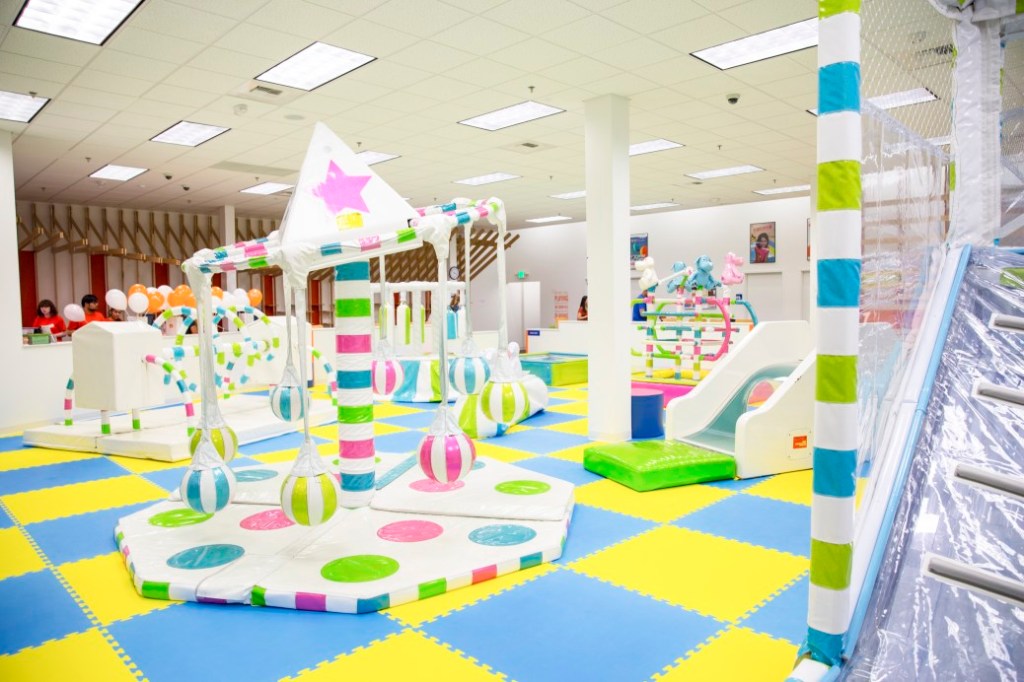 9 Seattle Shopping Malls with Play Spaces for Kids