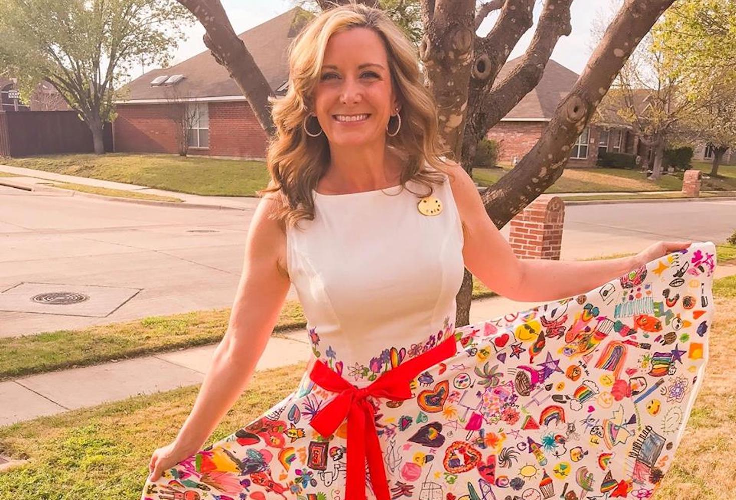 This Art Teacher Let Her Students Draw All Over Her Dress for the Best ...
