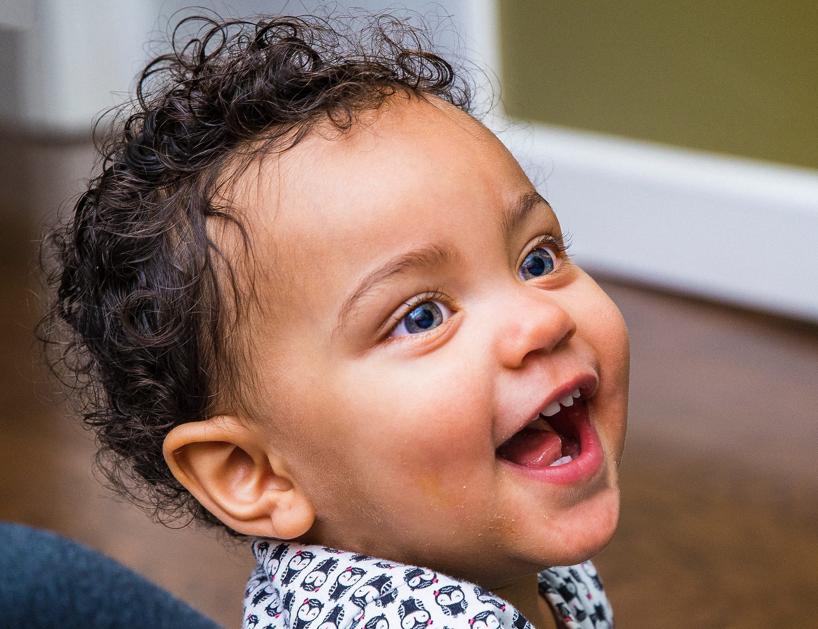 This Viral Video of a Baby & Dad Speaking Gibberish Is the Cutest Thing ...