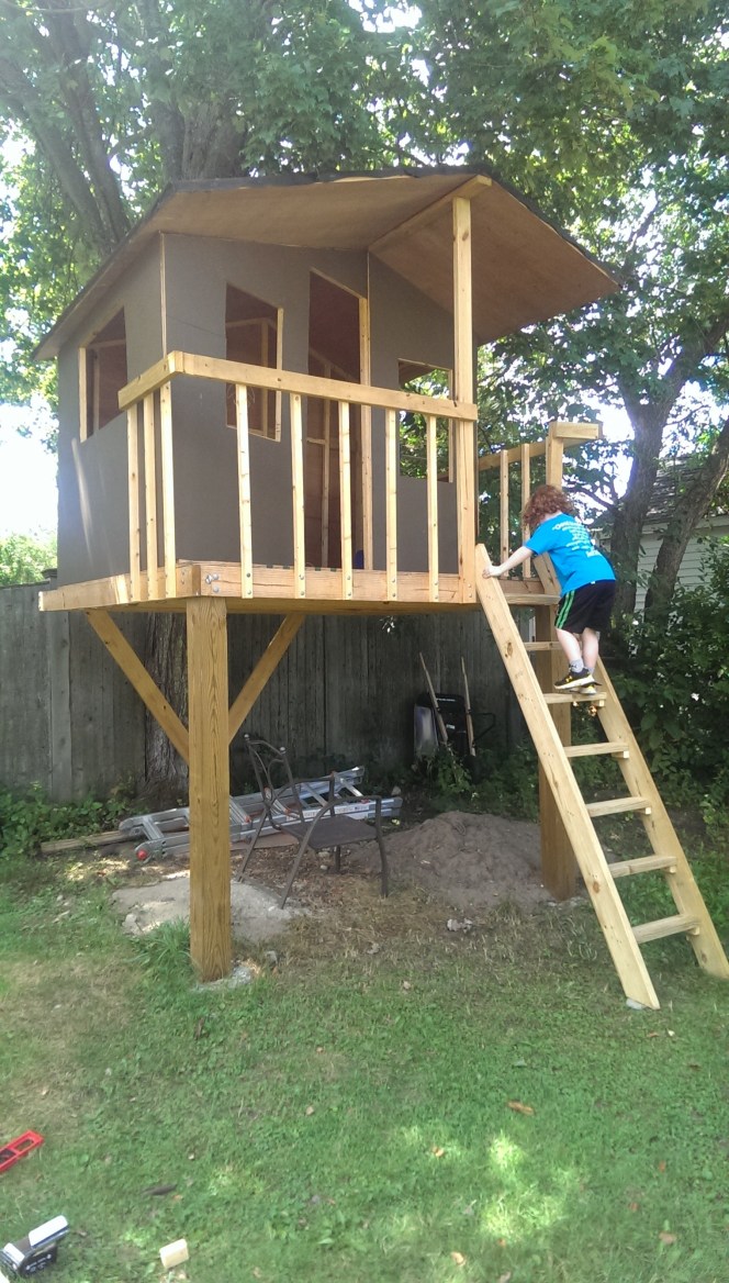 Why You NEED to Build a Treehouse This Summer - Tinybeans