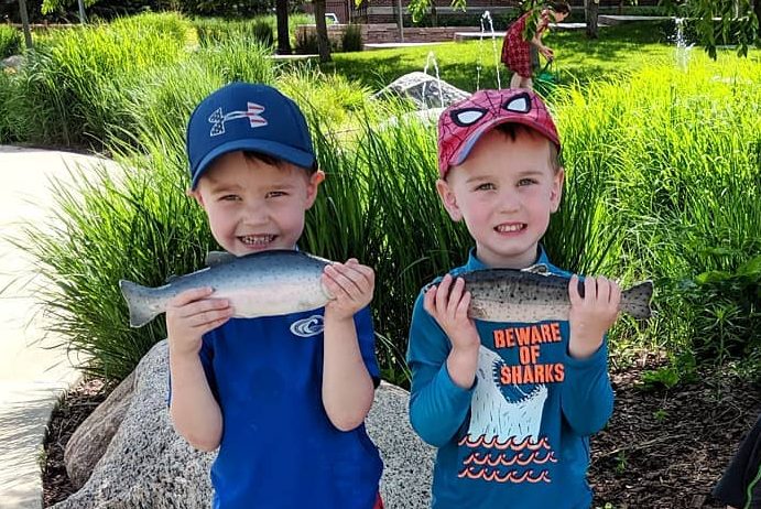 This Mom's Candid Snapshot of Her Kids Fishing Has Gone Viral for the ...