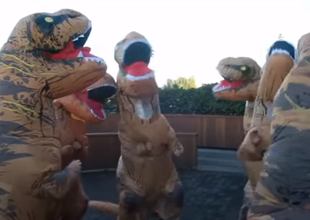This Video of a T. Rex Race Is Prehistoric Perfection - Tinybeans
