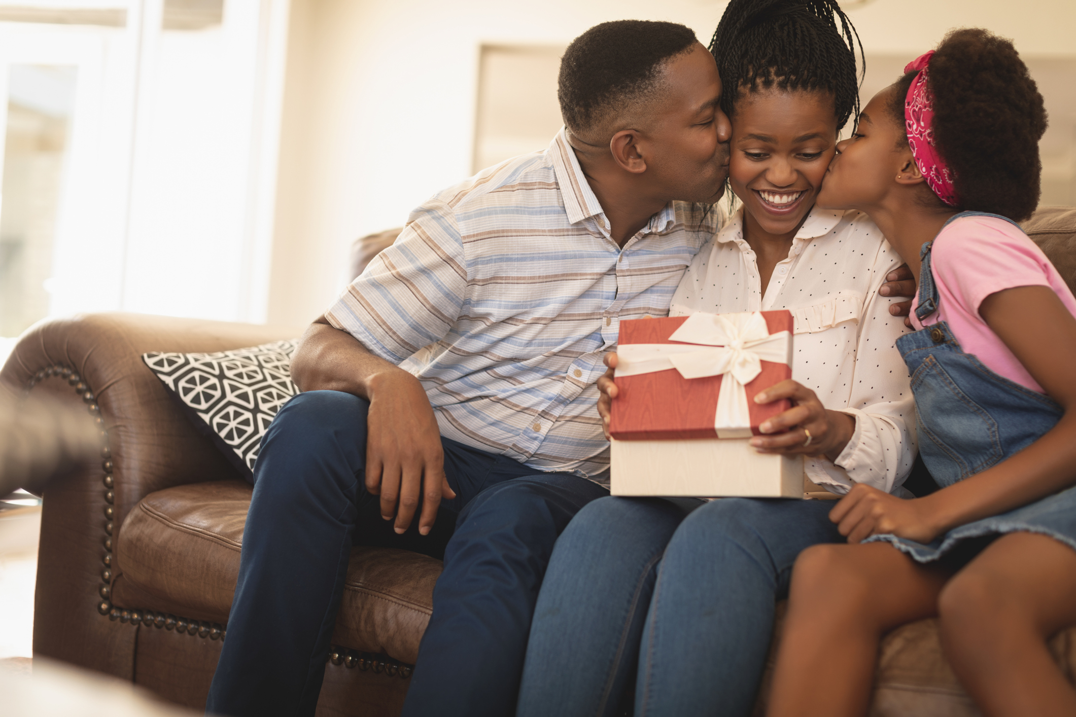 16 Holiday Gifts Moms Will Love & Actually Use - Tinybeans