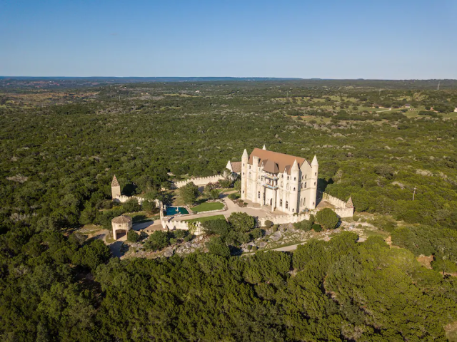The Best Airbnb Castle Rentals for Families | 2020