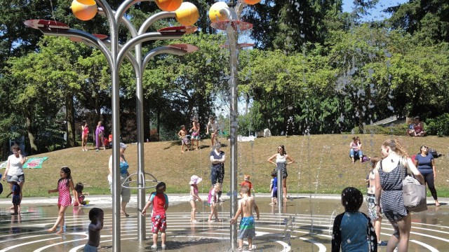 Best Beaches, Splash Pads, and Water Places for Kids in Seattle WA