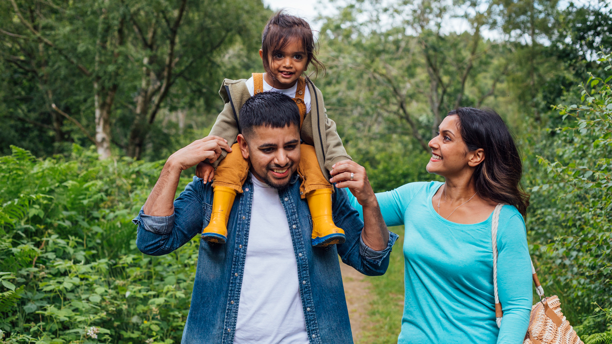 Toddler Activities: What to Do with Toddlers on a Neighborhood Walk