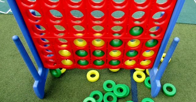 Giant Outdoor Games Everyone Will Want to Play - Tinybeans