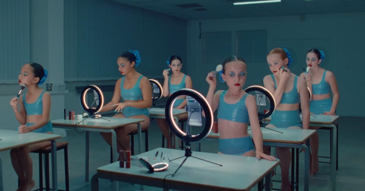 Christina Aguilera Releases Powerful New 'Beautiful' Music Video ...