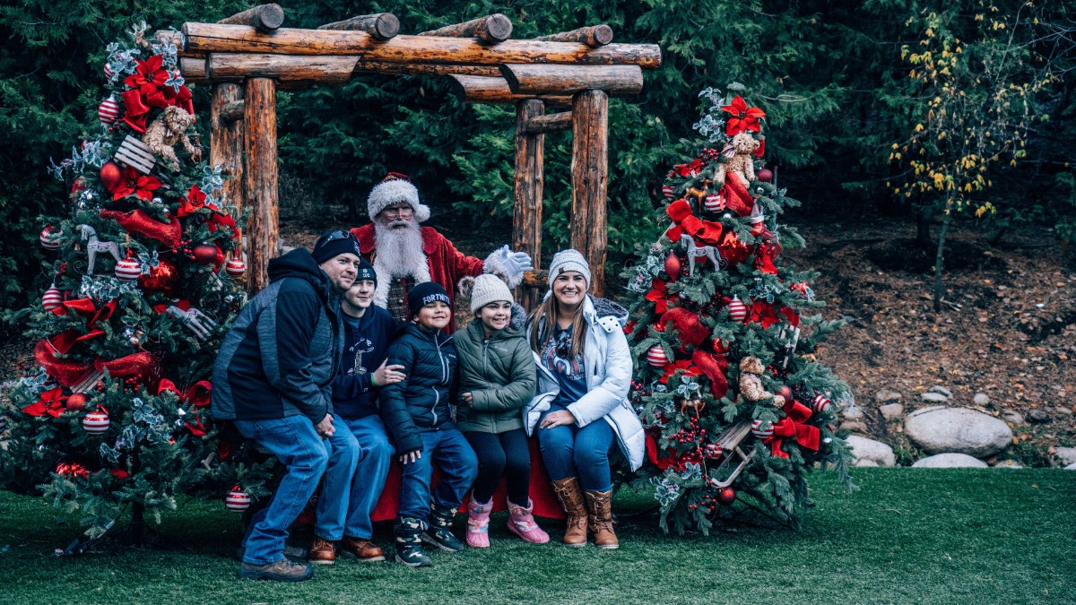 All the Best Places to Get Your Photos with Santa in LA - Tinybeans
