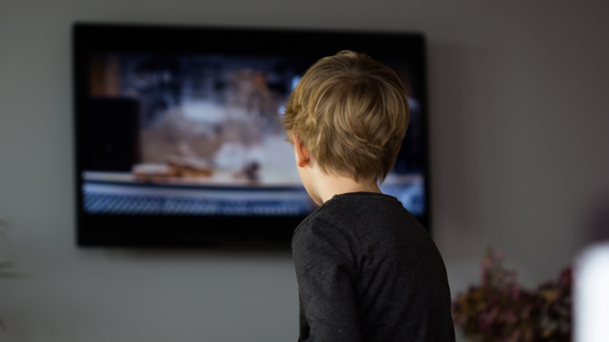 Why Are Kids Obsessed with Gaming YouTubers? - Tinybeans