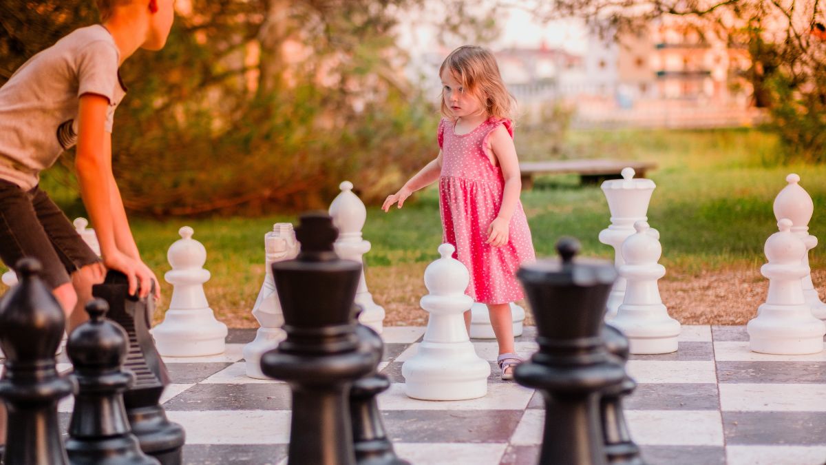Giant Yard Games Everyone Will Want to Play - Tinybeans