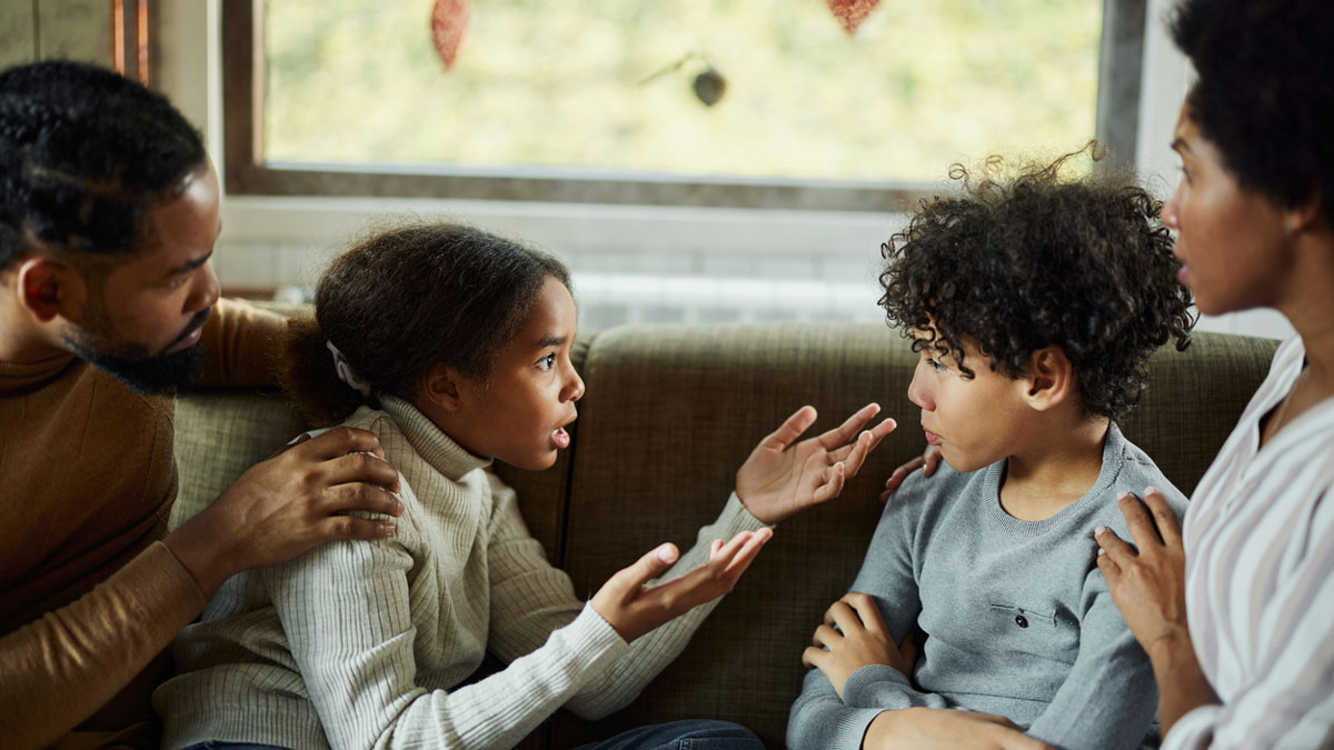 Sibling Drama: What to Do When Kids Fight - Tinybeans