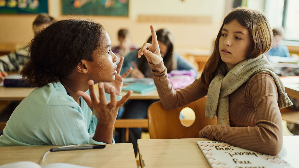 How Parents Can Help Kids Deal with Friend Drama - Tinybeans