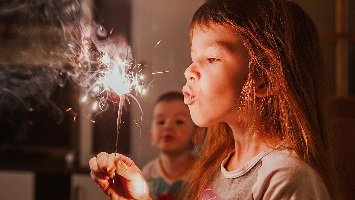 Games to Play While Waiting in Line with Kids - Tinybeans